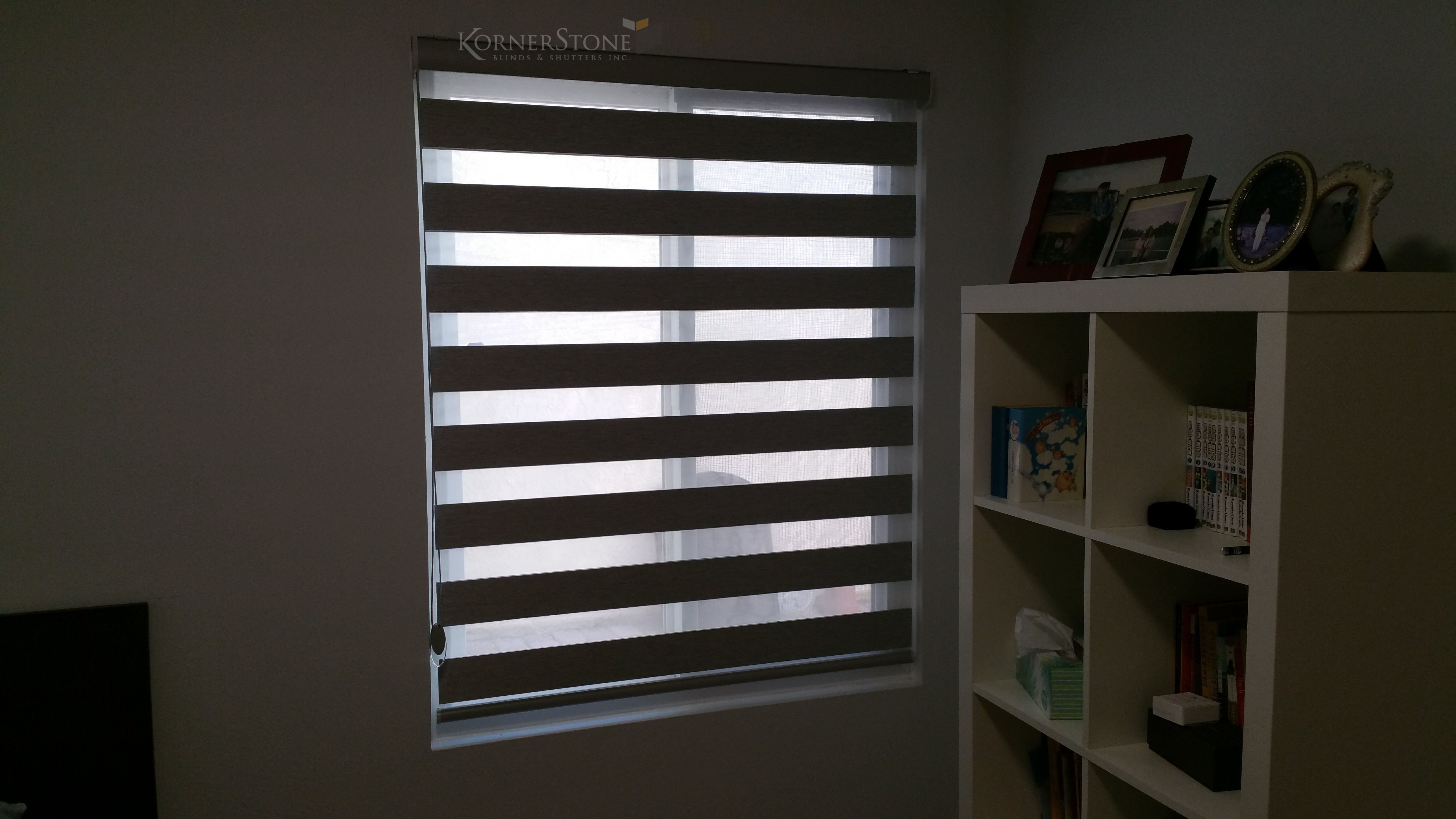 Black Out – Combi Shades- Gray – Opened – Lights Off View – Korner ...