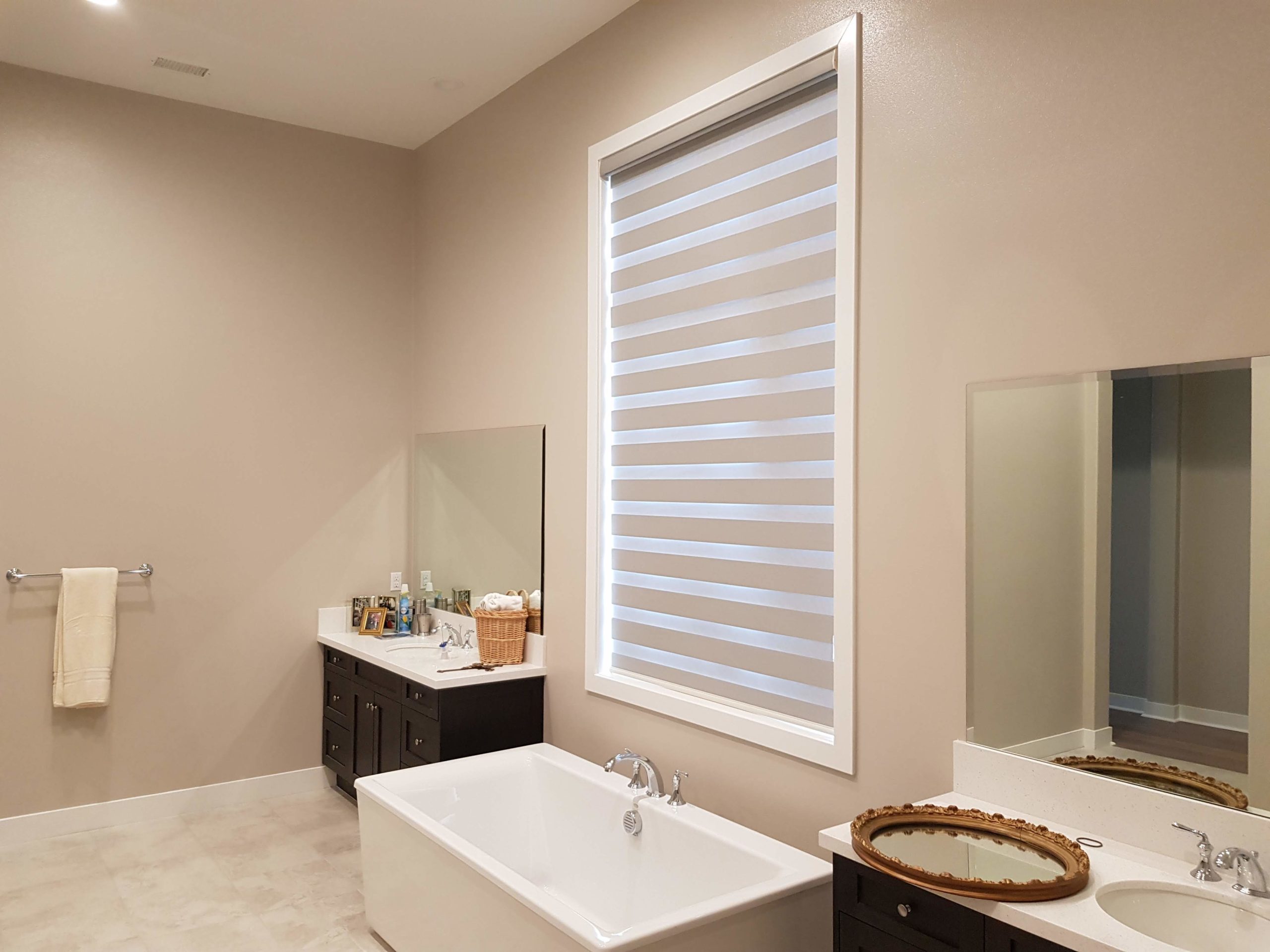 Combi Shade – Carisma Blackout – High Window – Bathroom 2 – Korner ...